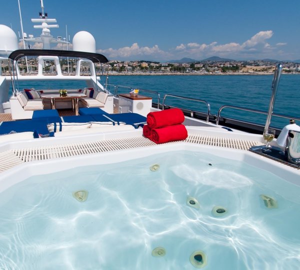 60M LUXURY SUPERYACHT - Jacuzzi – Luxury Yacht Browser | by ...